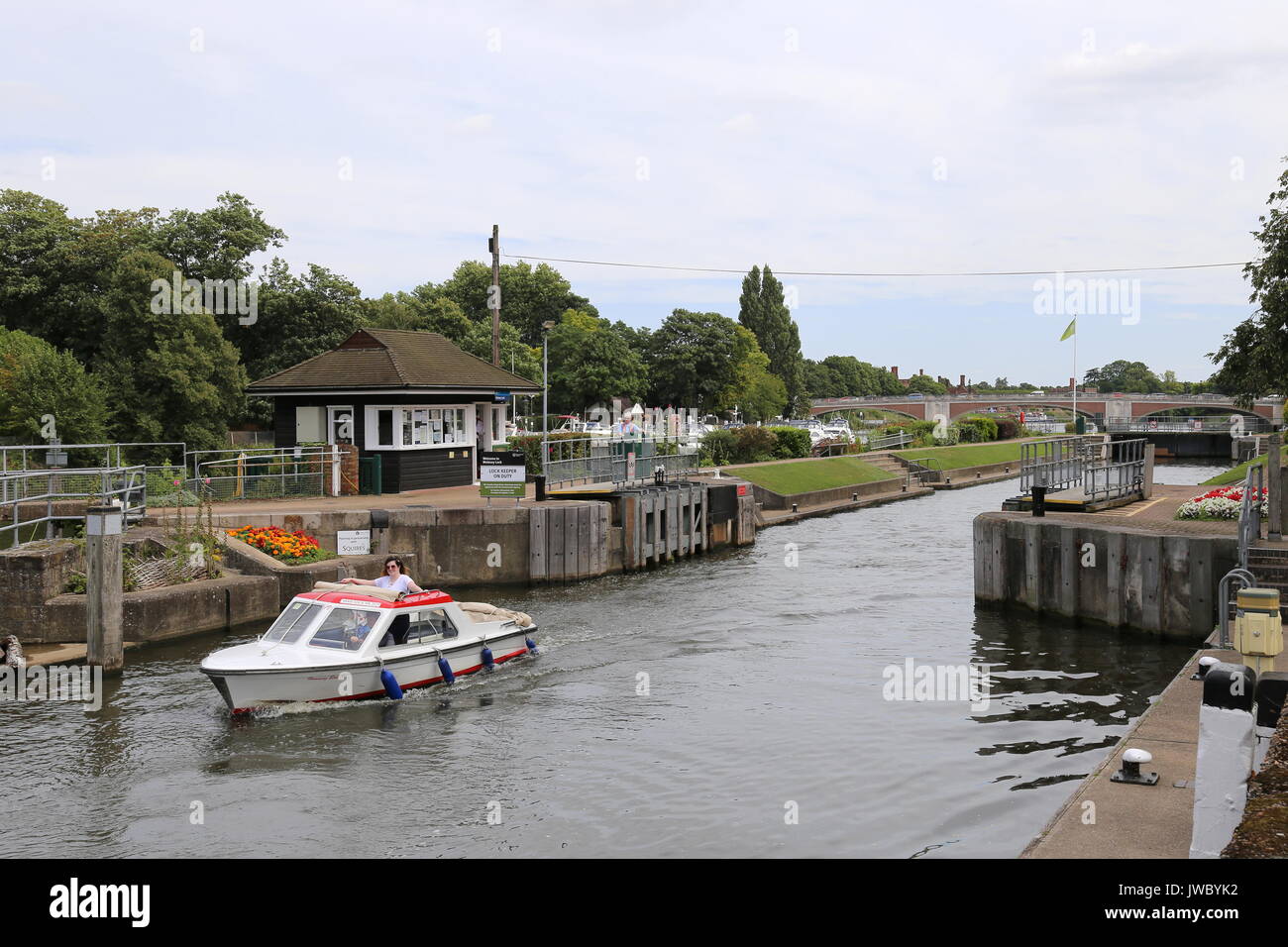Molesey Lock, River Thames, Hampton Court, East Molesey, Surrey ...