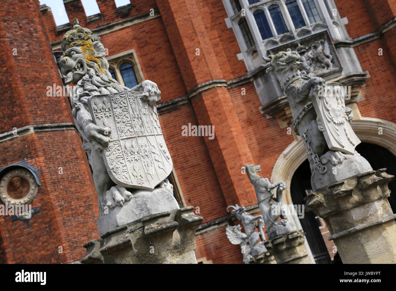 Lion and Panther 'King's Beasts' statues, West Gate, Hampton Court ...