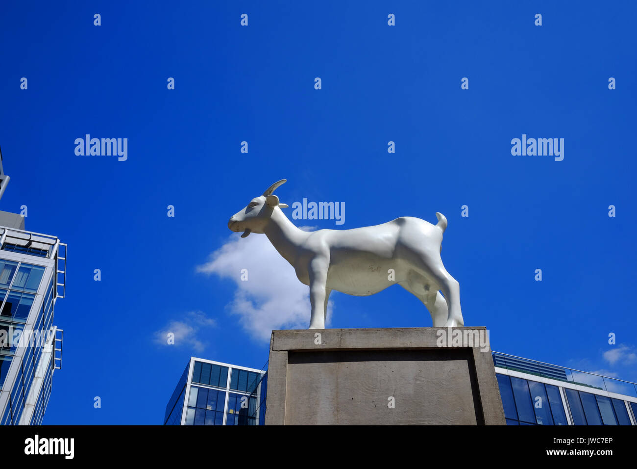 Kenny hunter sculpture hi-res stock photography and images - Alamy
