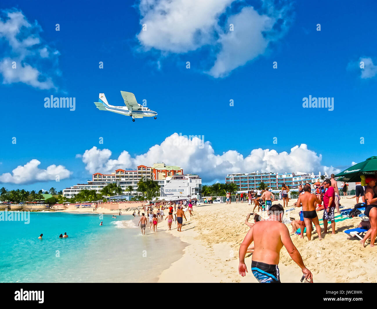 Maho beach hi-res stock photography and images - Alamy