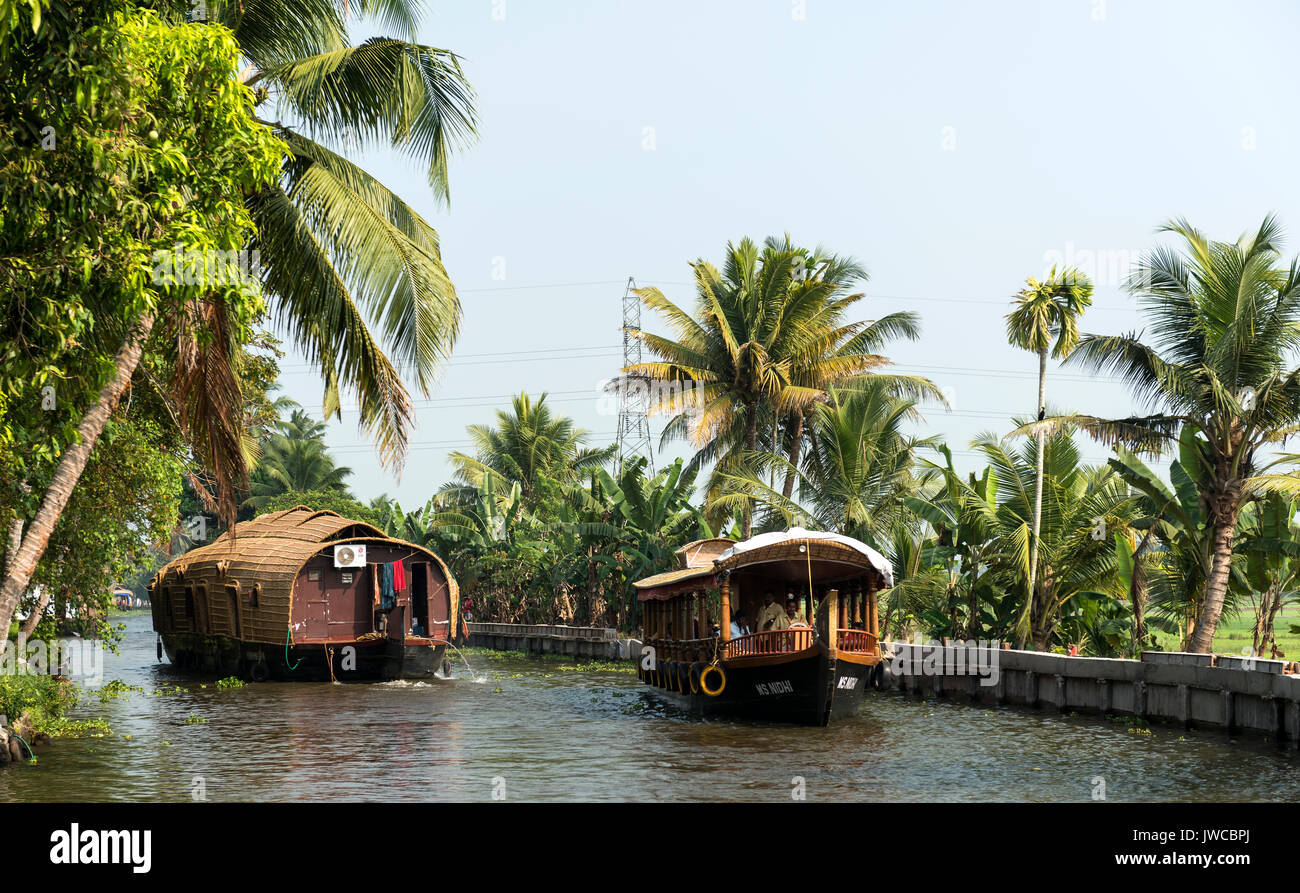 Indian houseboats hi-res stock photography and images - Alamy
