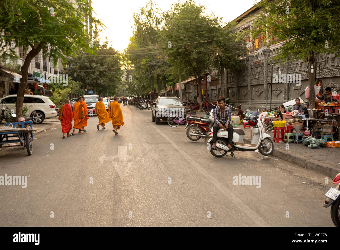 city streets phnom penh Stock Photo - Alamy