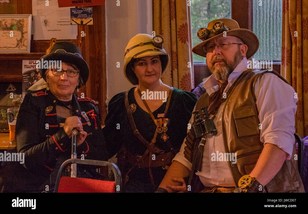 Pith hat hats hi-res stock photography and images - Alamy