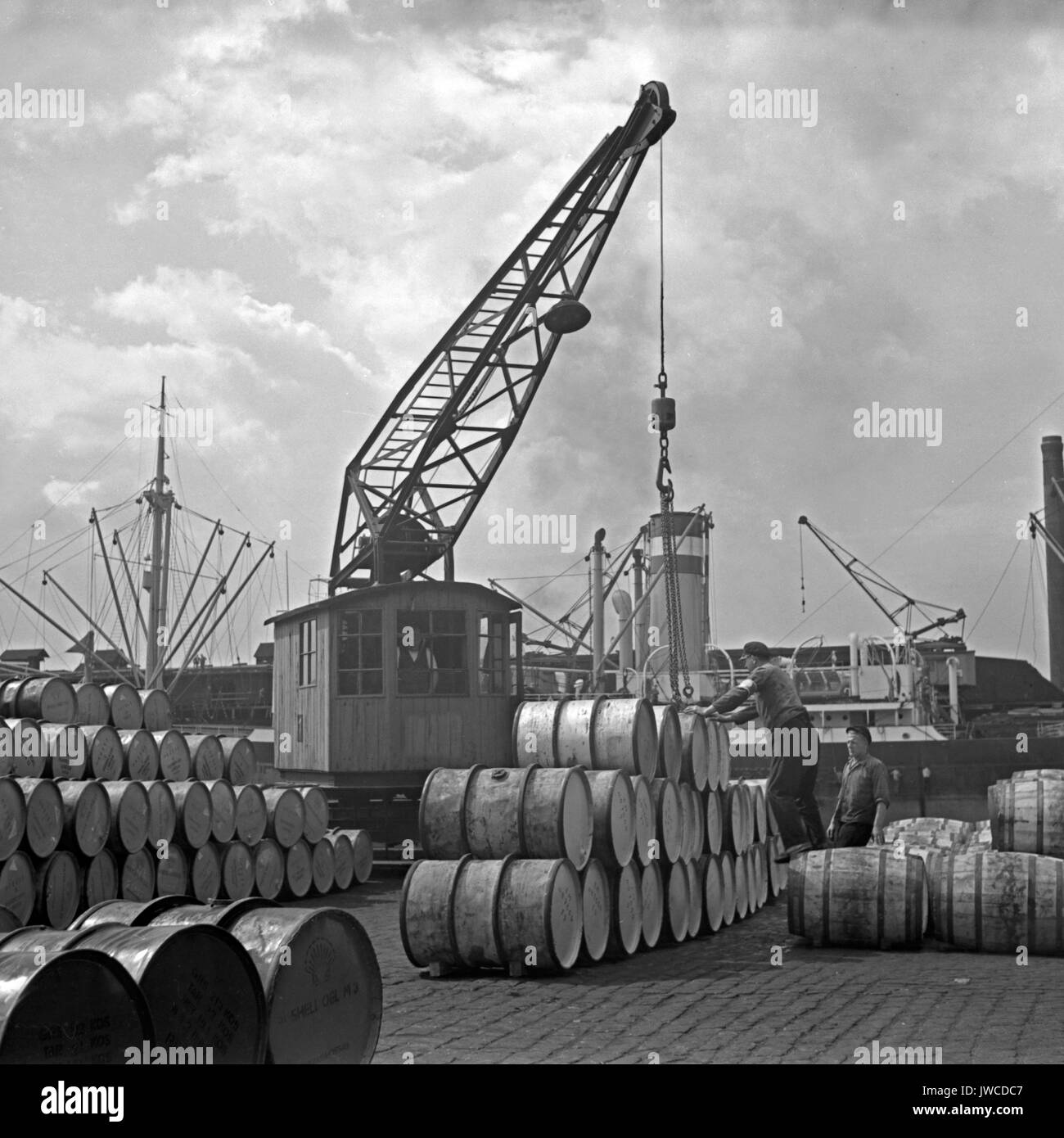 Loading Barrels High Resolution Stock Photography and Images - Alamy