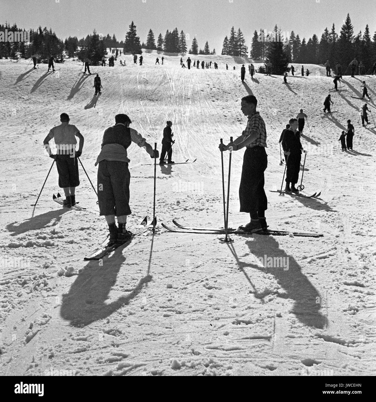 1930s Vintage Skiing Winter High Resolution Stock Photography and ...