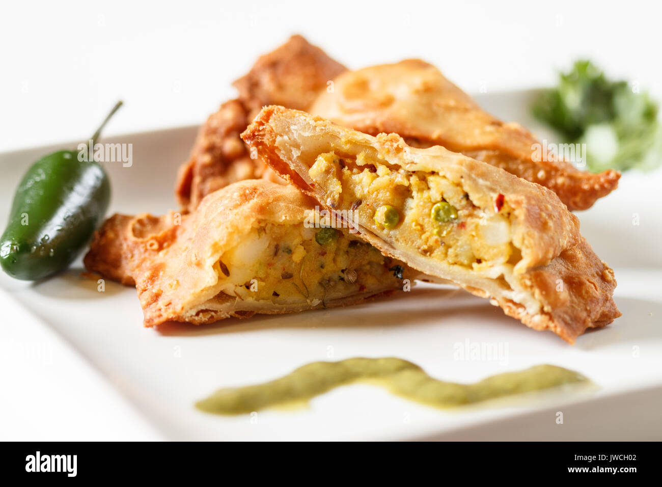 Vegetarian samosa hi-res stock photography and images - Alamy
