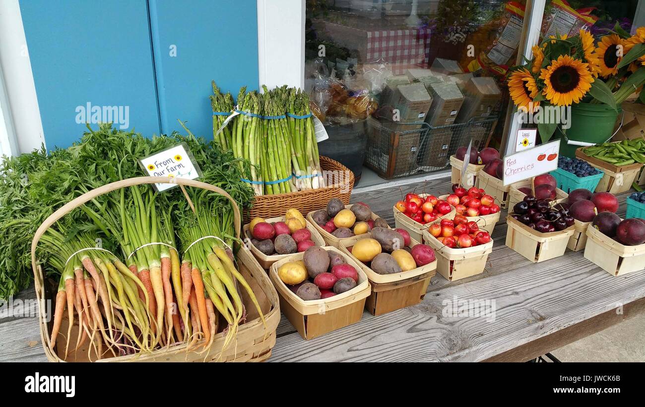 Locally sourced produce hi-res stock photography and images - Alamy