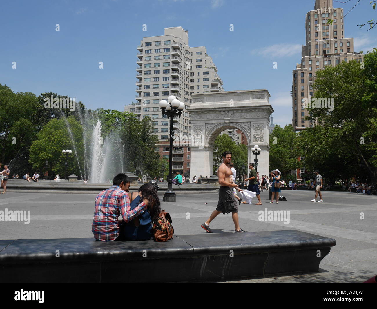 Washington square park fountain arch hi-res stock photography and ...