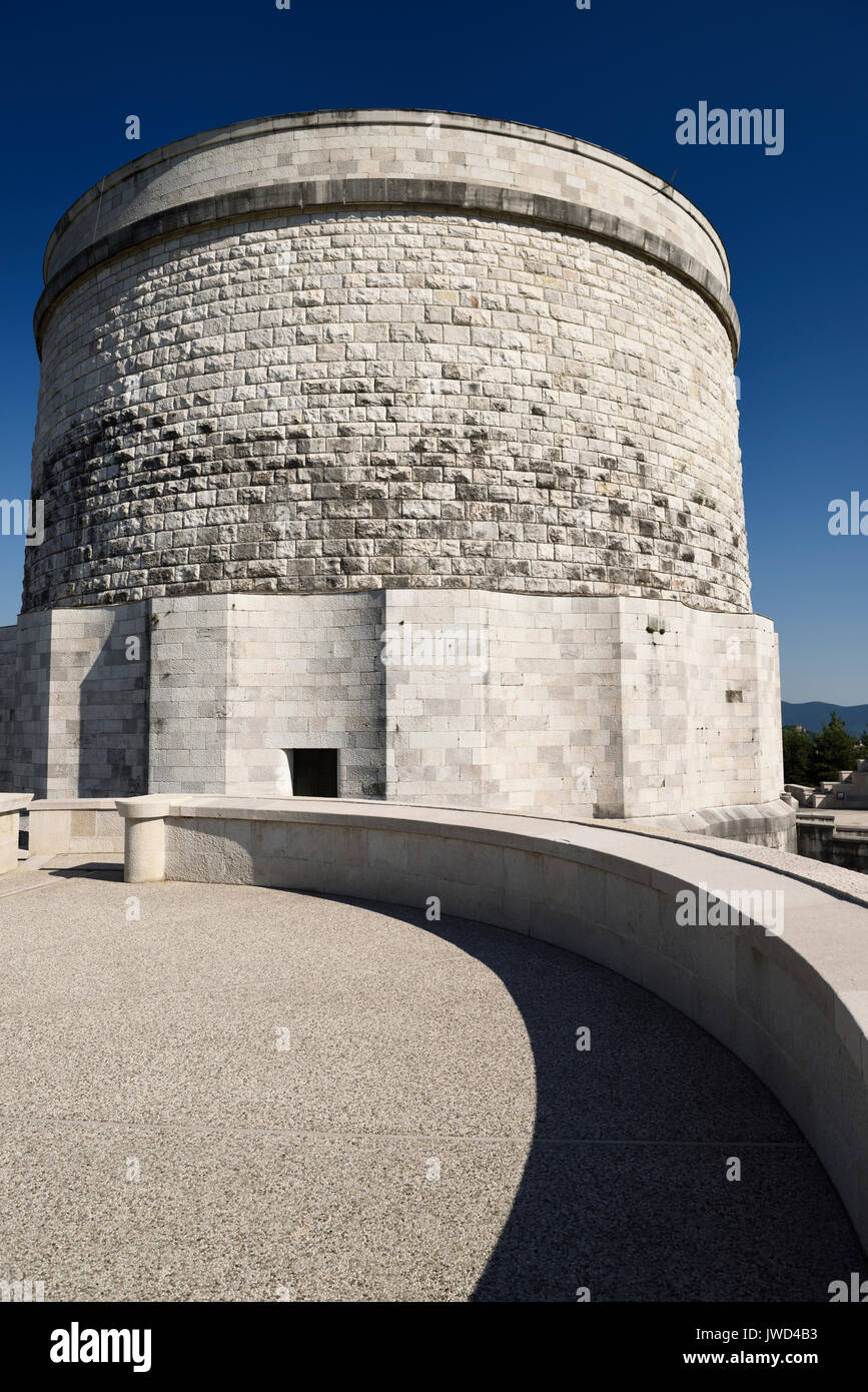 War monument italy hi-res stock photography and images - Alamy