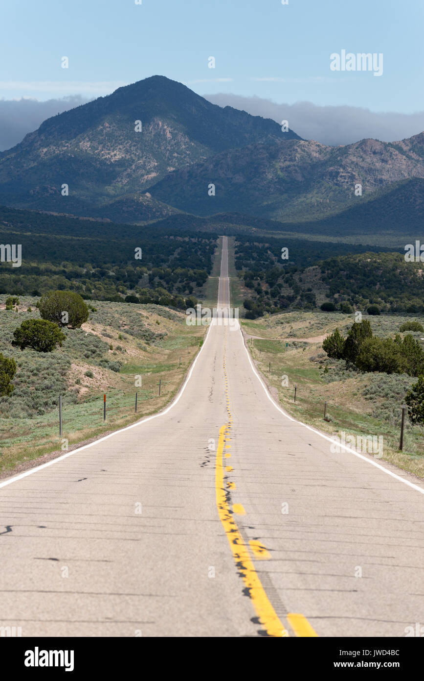 North of the highway straight road hi-res stock photography and images ...