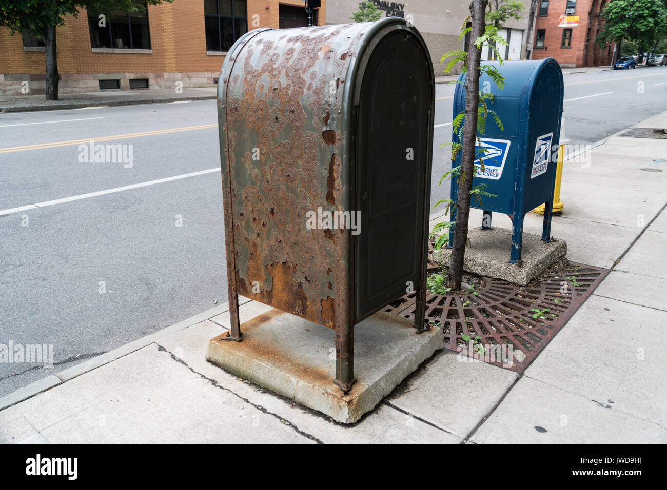 New york city abandoned warehouse hi-res stock photography and images ...