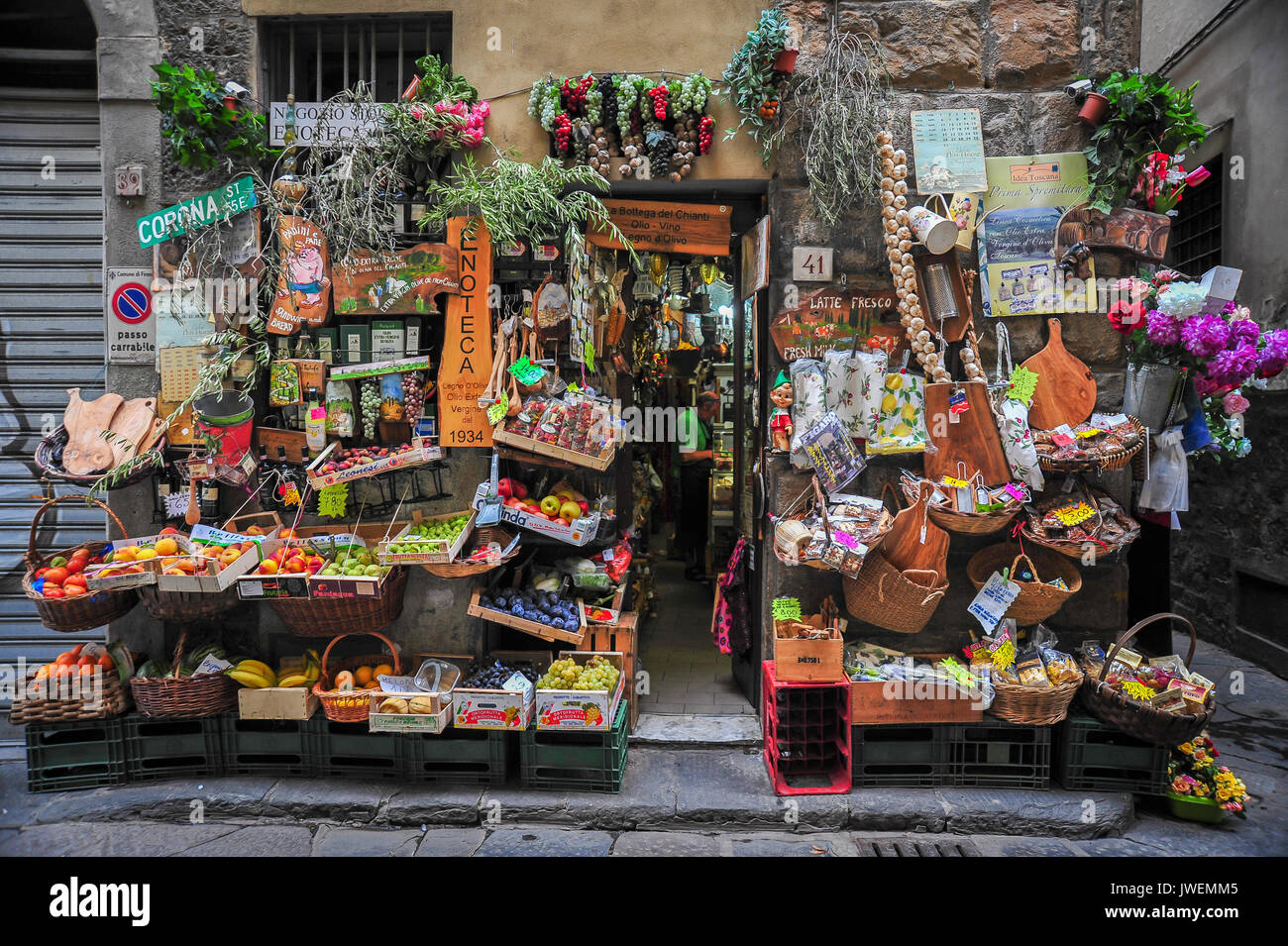 Grocery storefront italy hi-res stock photography and images - Alamy