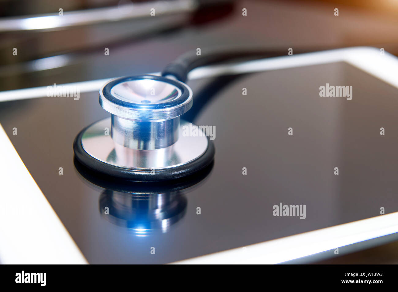 Stétoscope smartphone hi-res stock photography and images - Alamy