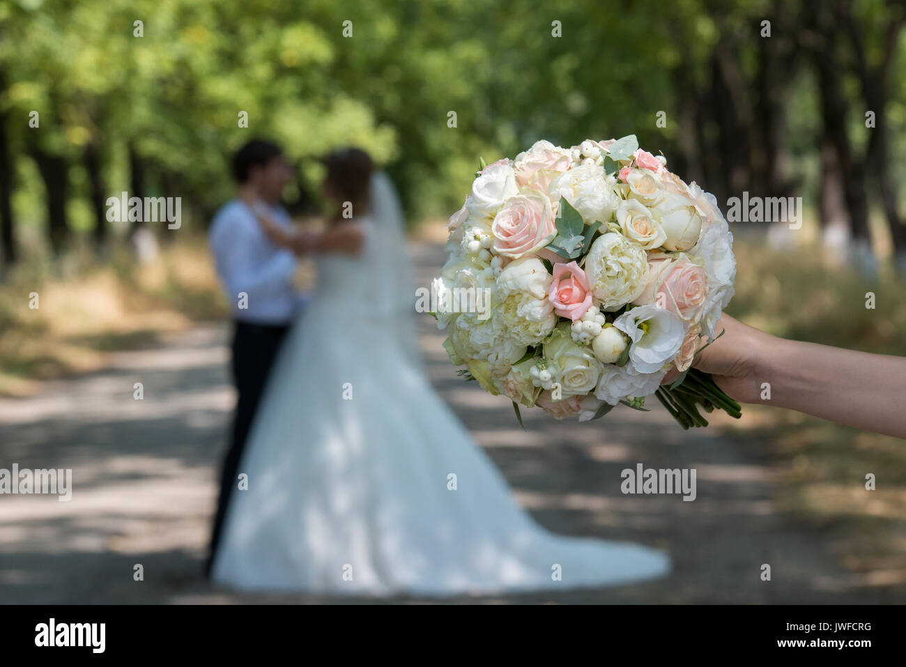 Beautiful married couple in the wedding day Stock Photo - Alamy