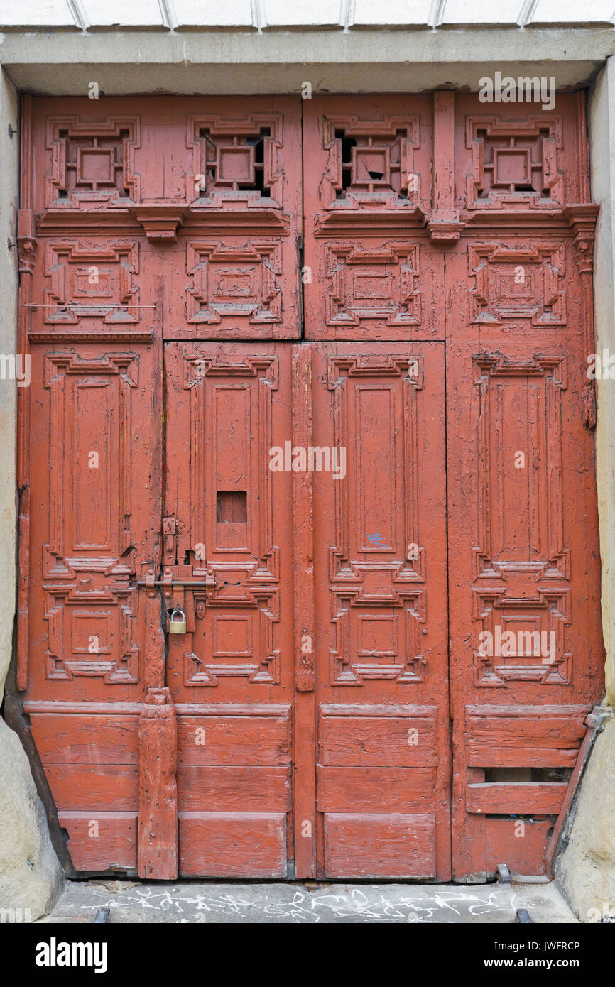 Wooden door in ancient medieval hi-res stock photography and images - Alamy