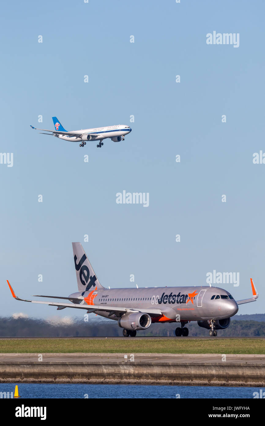 Jetstar Airways Airbus A320 airliner at Sydney Airport with a China ...
