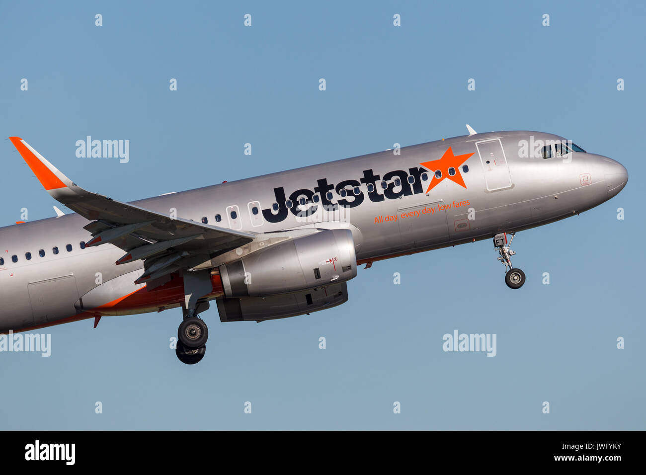 Jetstar Airways Airbus A320 airliner taking off from Sydney Airport ...