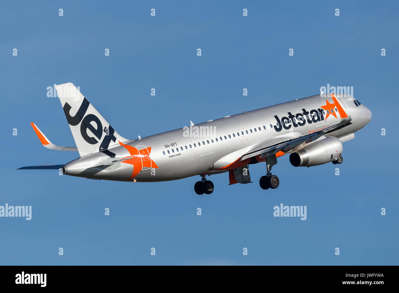 Jetstar Airways Airbus A320 airliner taking off from Sydney Airport ...