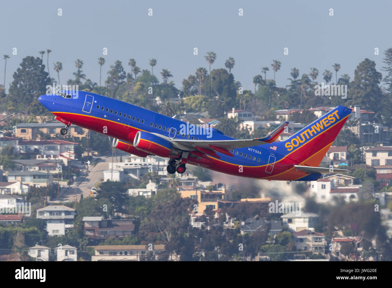 Southwest Airlines Boeing 737-7BD N7732A departing San Diego ...