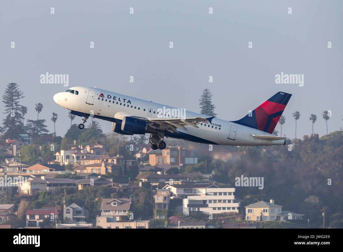 Delta Air Lines Airbus A319-114 N336NB departing San Diego ...