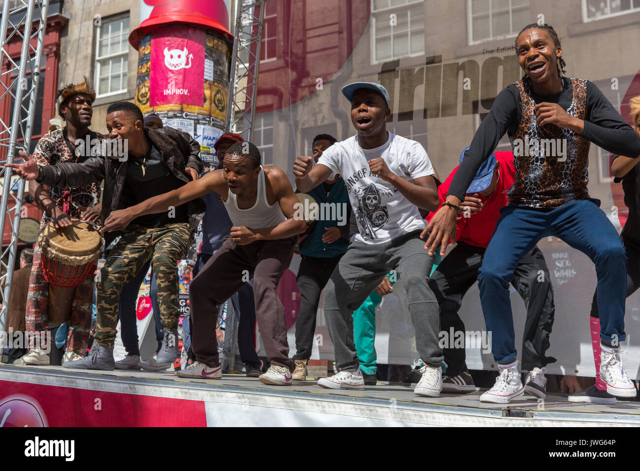Group dance on stage zulu hi-res stock photography and images - Alamy