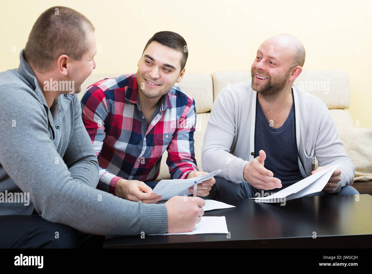 News agent papers hi-res stock photography and images - Alamy