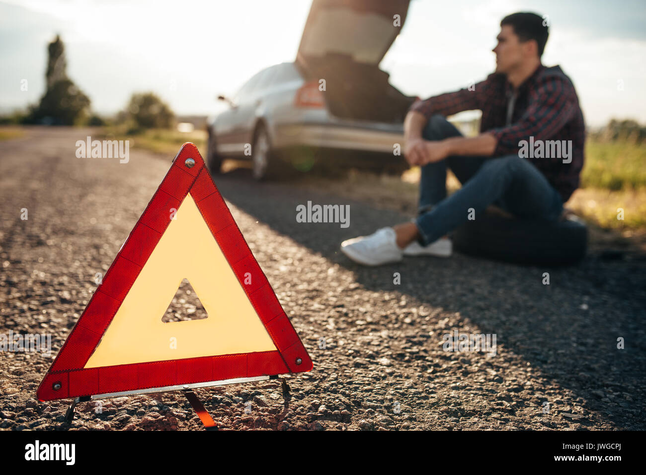 Breakdown triangle hi-res stock photography and images - Alamy