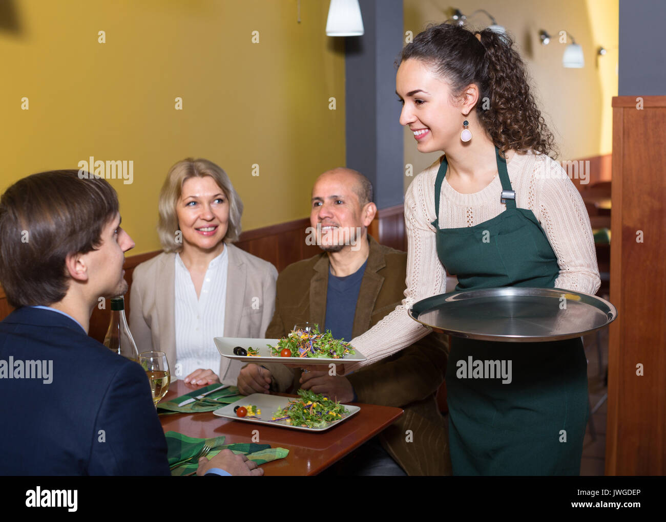Middle class family restaurant hi-res stock photography and images - Alamy
