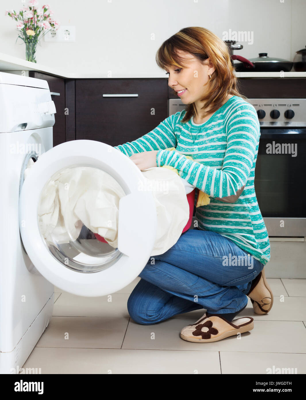 Woman doing laundry hi-res stock photography and images - Alamy