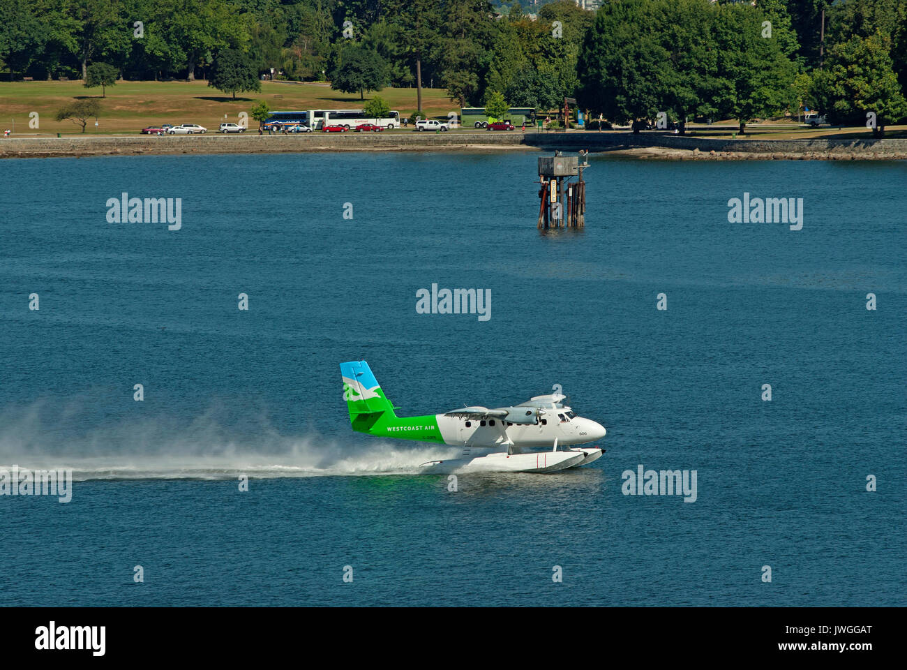 Float plane landing at Vancouver Harbour Flight Centre, Vancouver ...