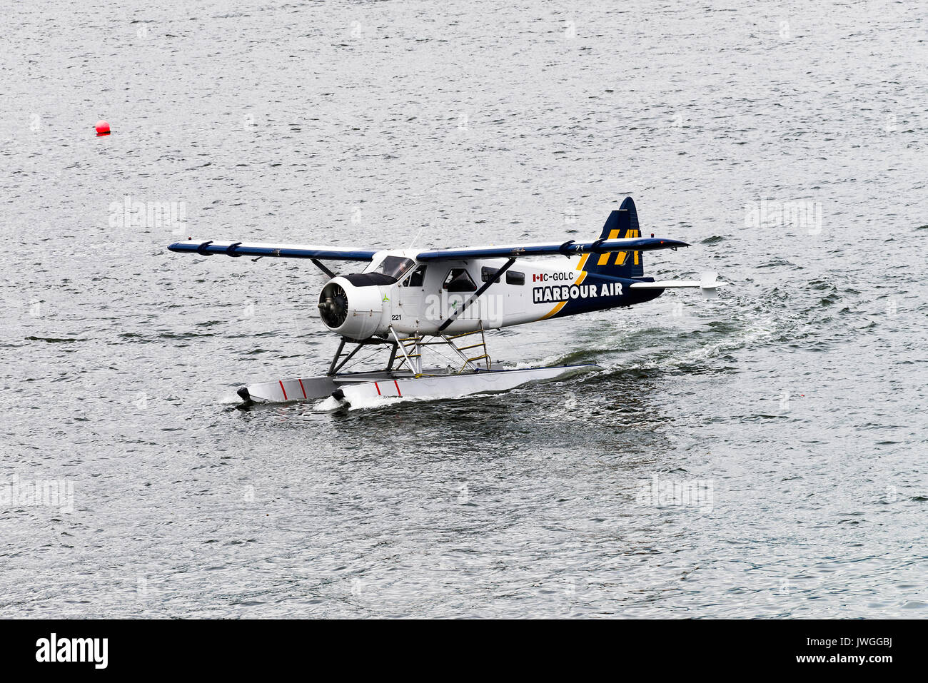 Single engine turboprop seaplane hi-res stock photography and images ...