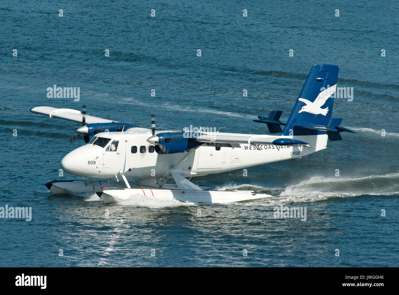 Float plane landing at Vancouver Harbour Flight Centre, Vancouver ...