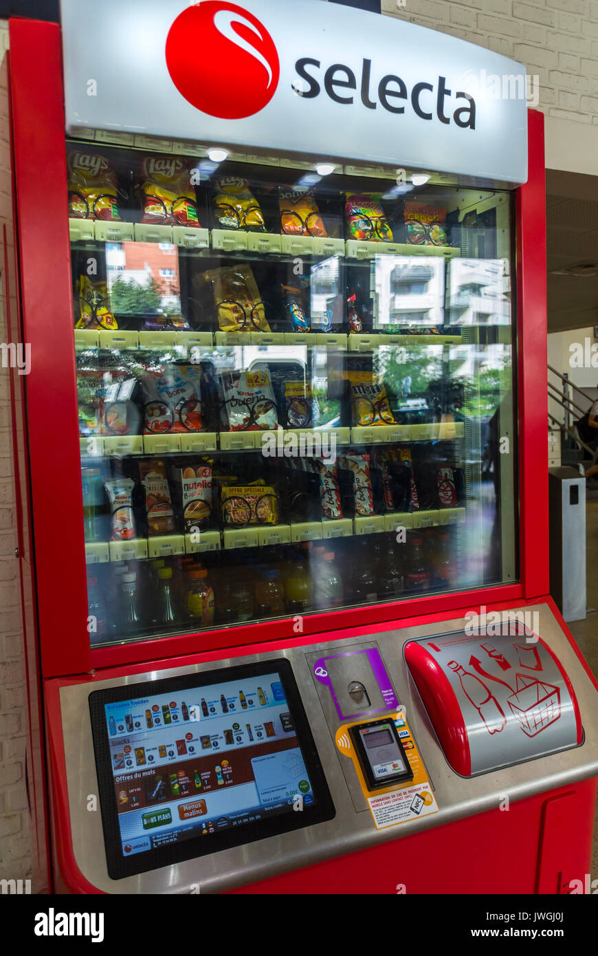 Fast food vending machine hi-res stock photography and images - Alamy