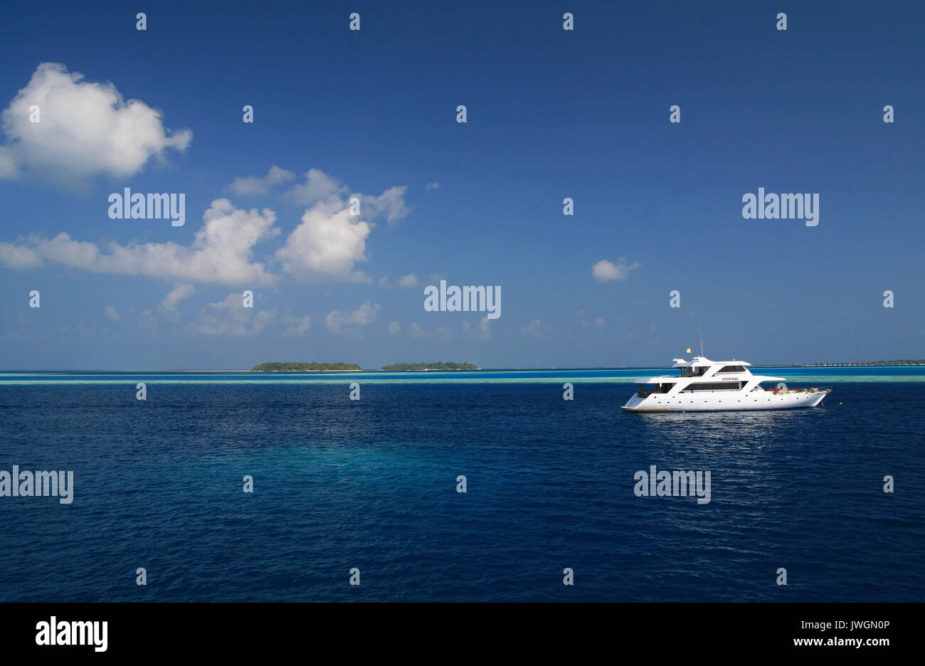 Yacht in Ari Atol, Maldives Stock Photo - Alamy