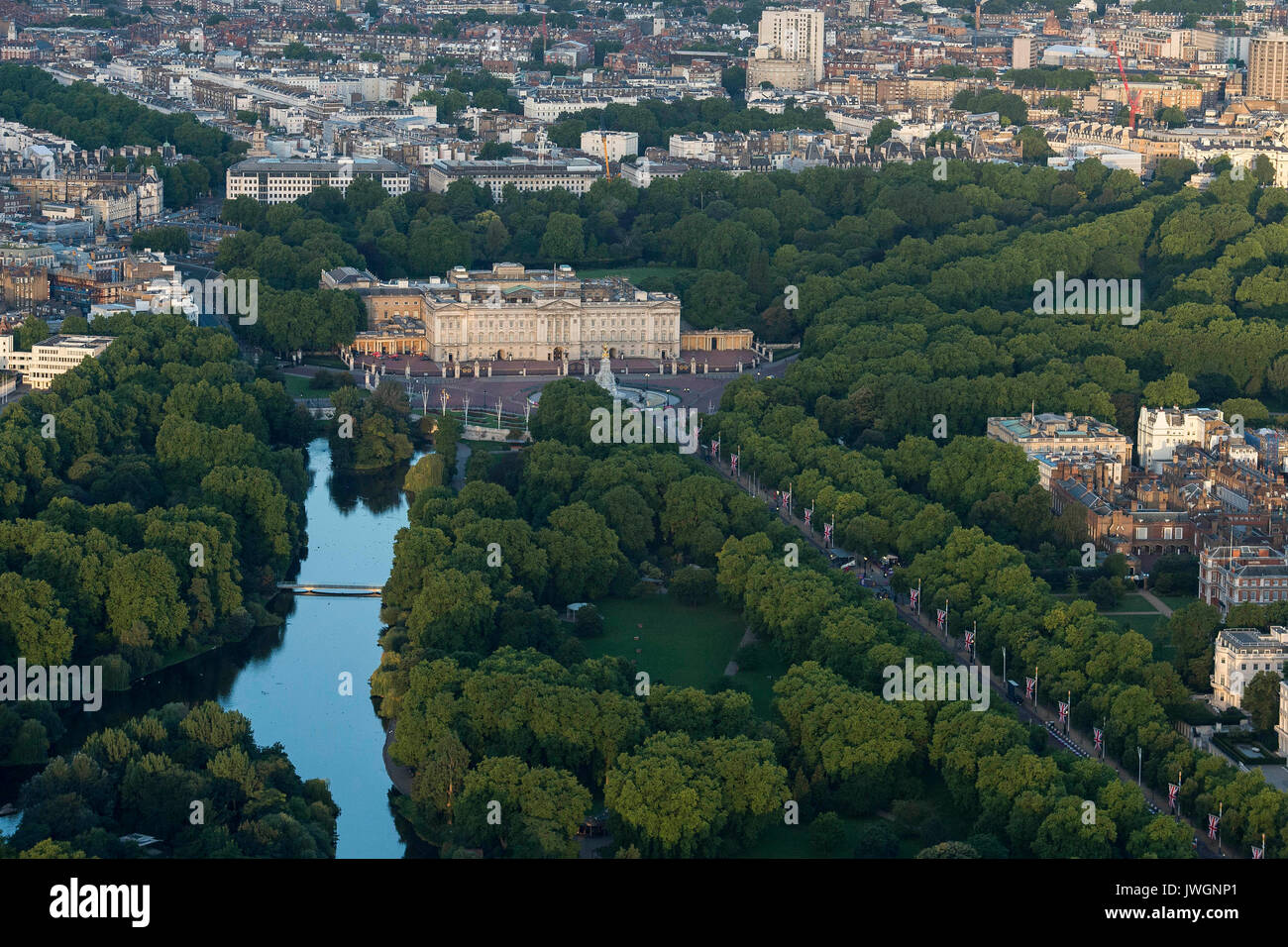 Buckingham palace aerial view hi-res stock photography and images - Alamy
