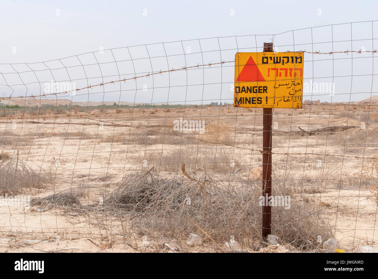 Land mines sign hi-res stock photography and images - Alamy