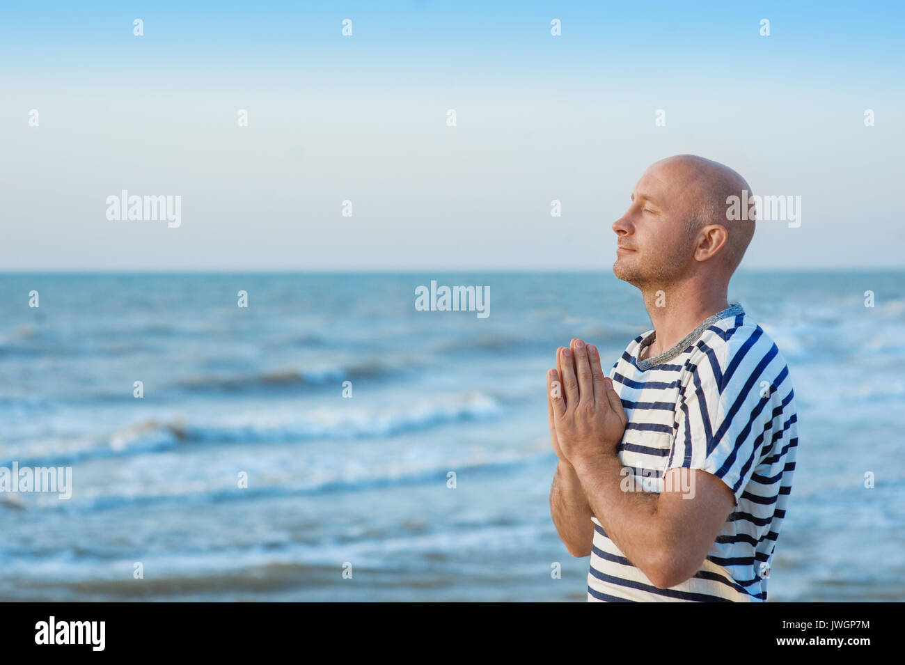 Crying faith praying hi-res stock photography and images - Alamy