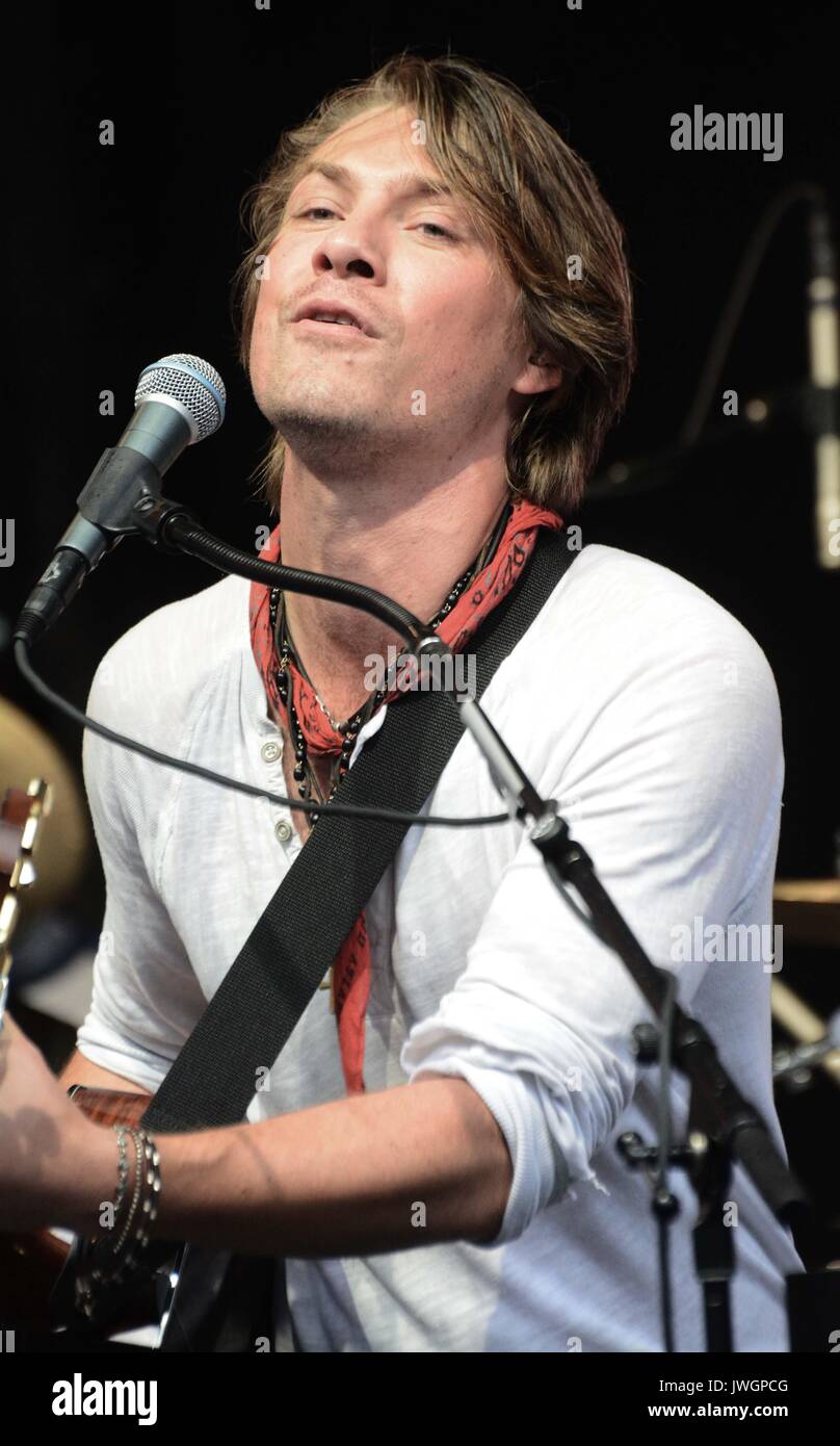 Hanson at the Fox Concert Series NYC Featuring: Taylor Hanson Where ...