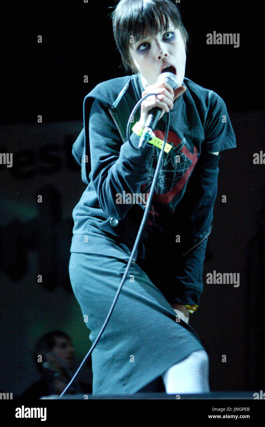 Alice Crystal Castles performing 2007 Neighborhood Music Festival LA ...