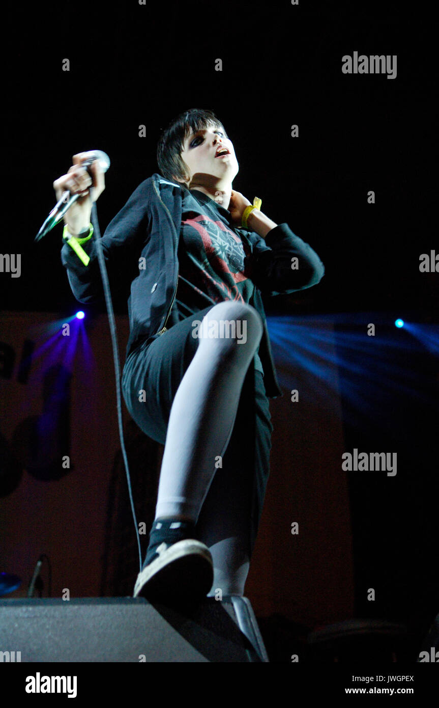 Alice Crystal Castles performing 2007 Neighborhood Music Festival LA ...