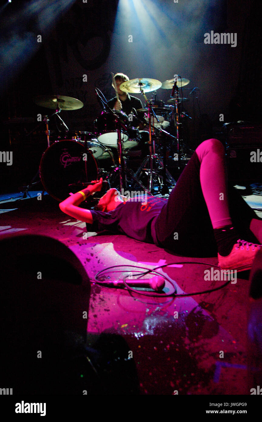 Alice Crystal Castles performing 2007 Neighborhood Music Festival LA ...