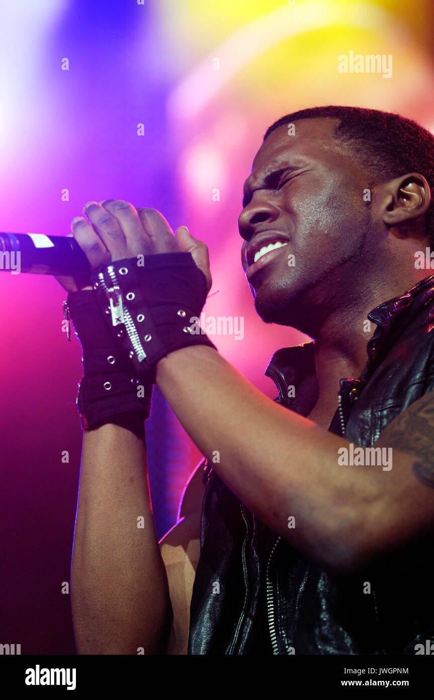 Jason Derulo performs 2010 Power 106 Powerhouse concert Honda Center ...