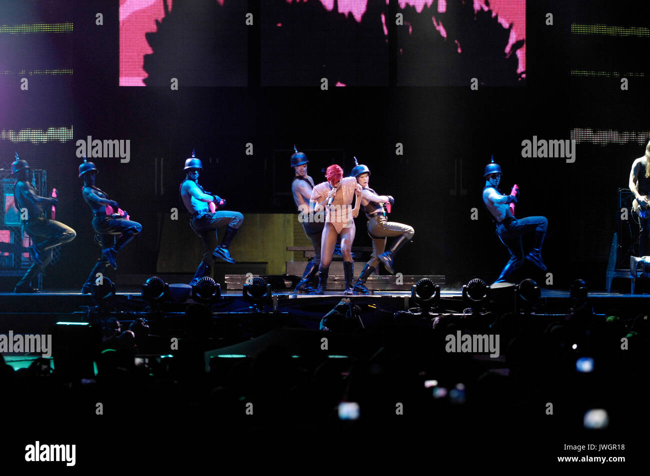 Singer Rihanna performs 'Last Girl Earth Tour' Staple Center July 21 ...