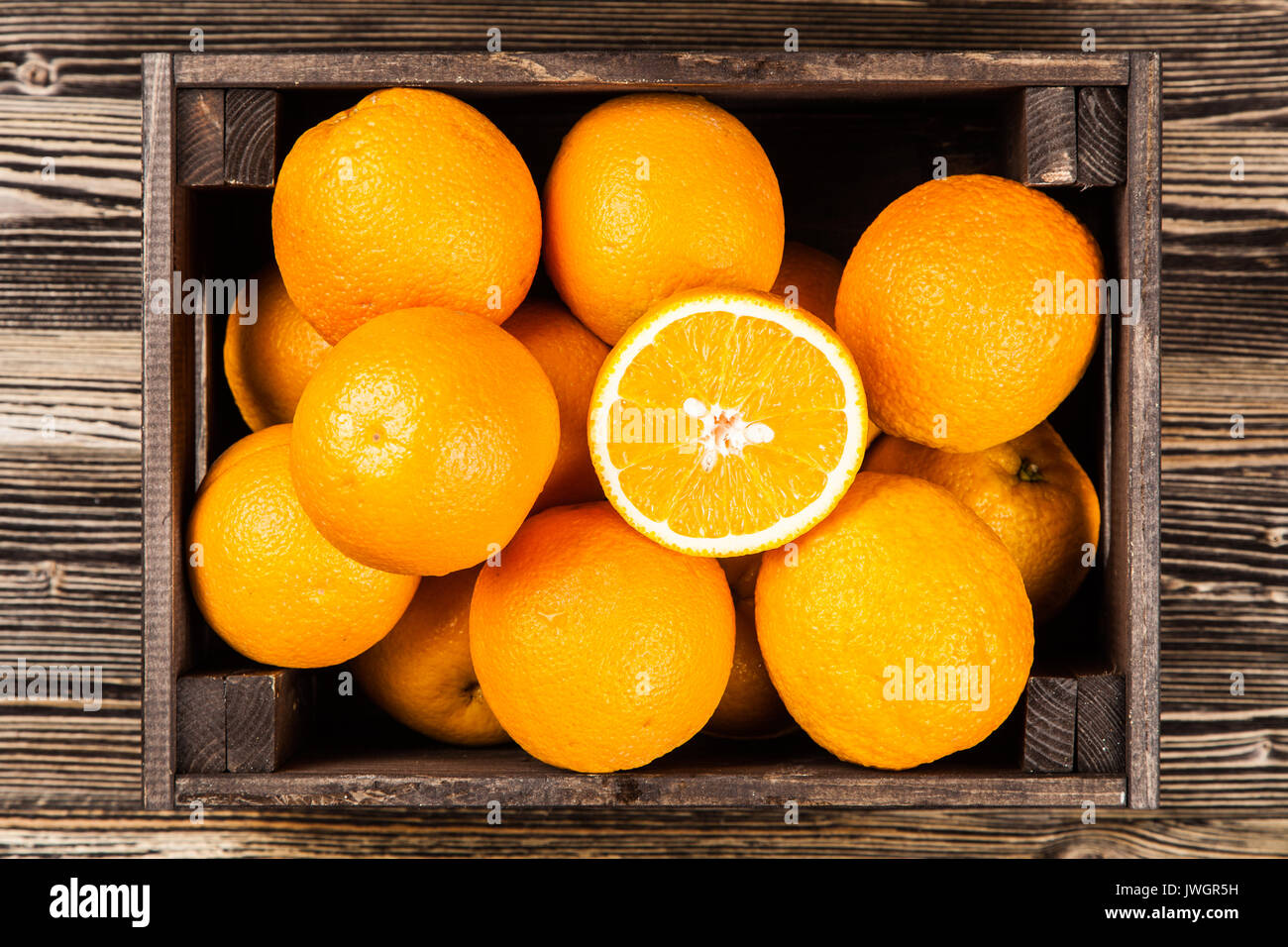 Oranges in crate hi-res stock photography and images - Alamy
