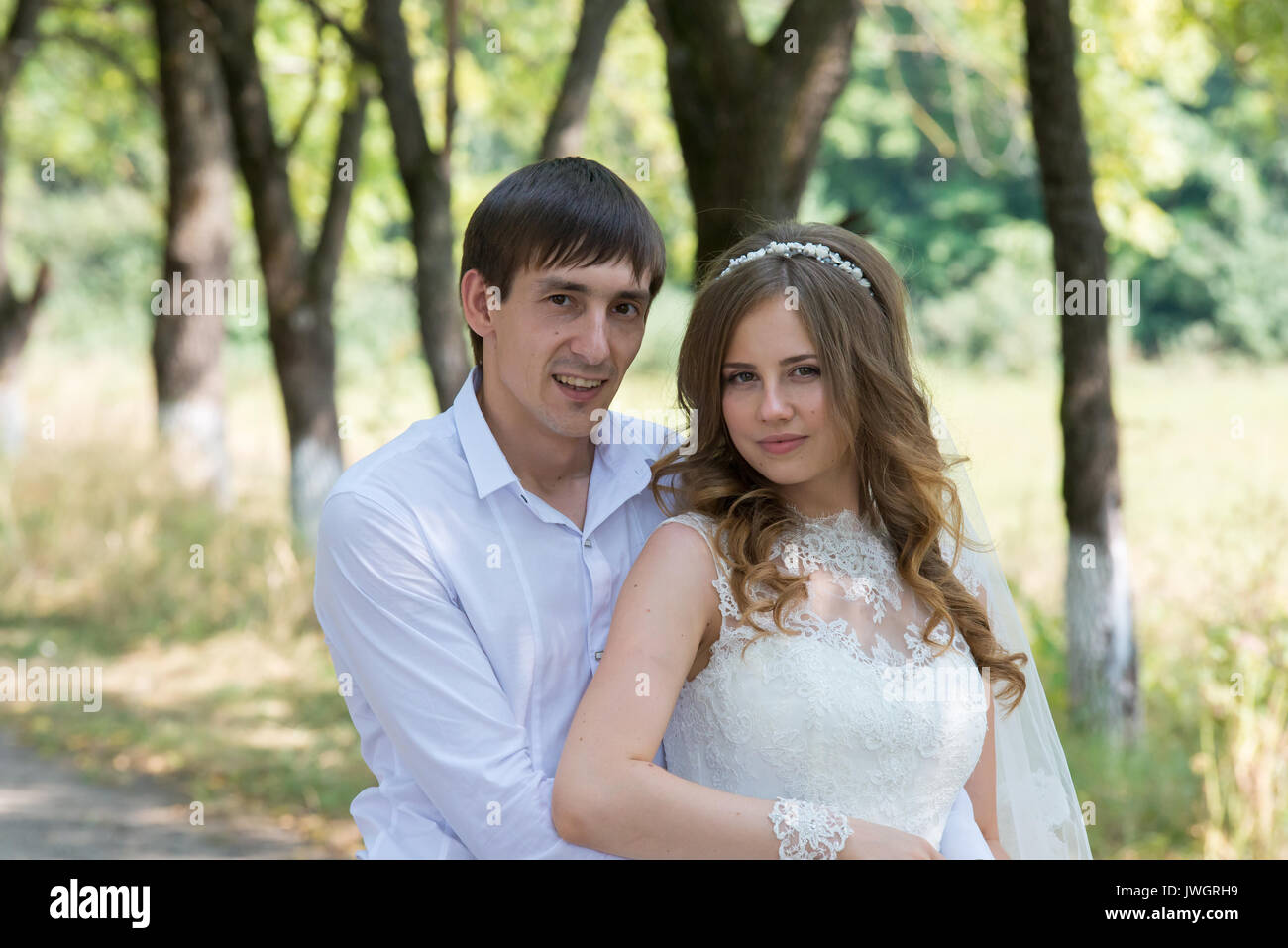 Beautiful married couple in the wedding day Stock Photo - Alamy