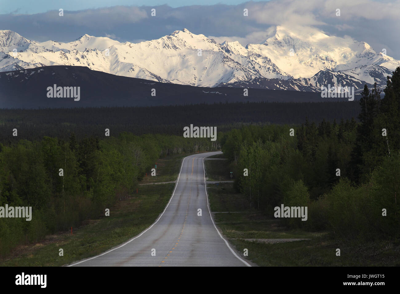Mountains with snow along the Richardson highway near Delta Junction ...