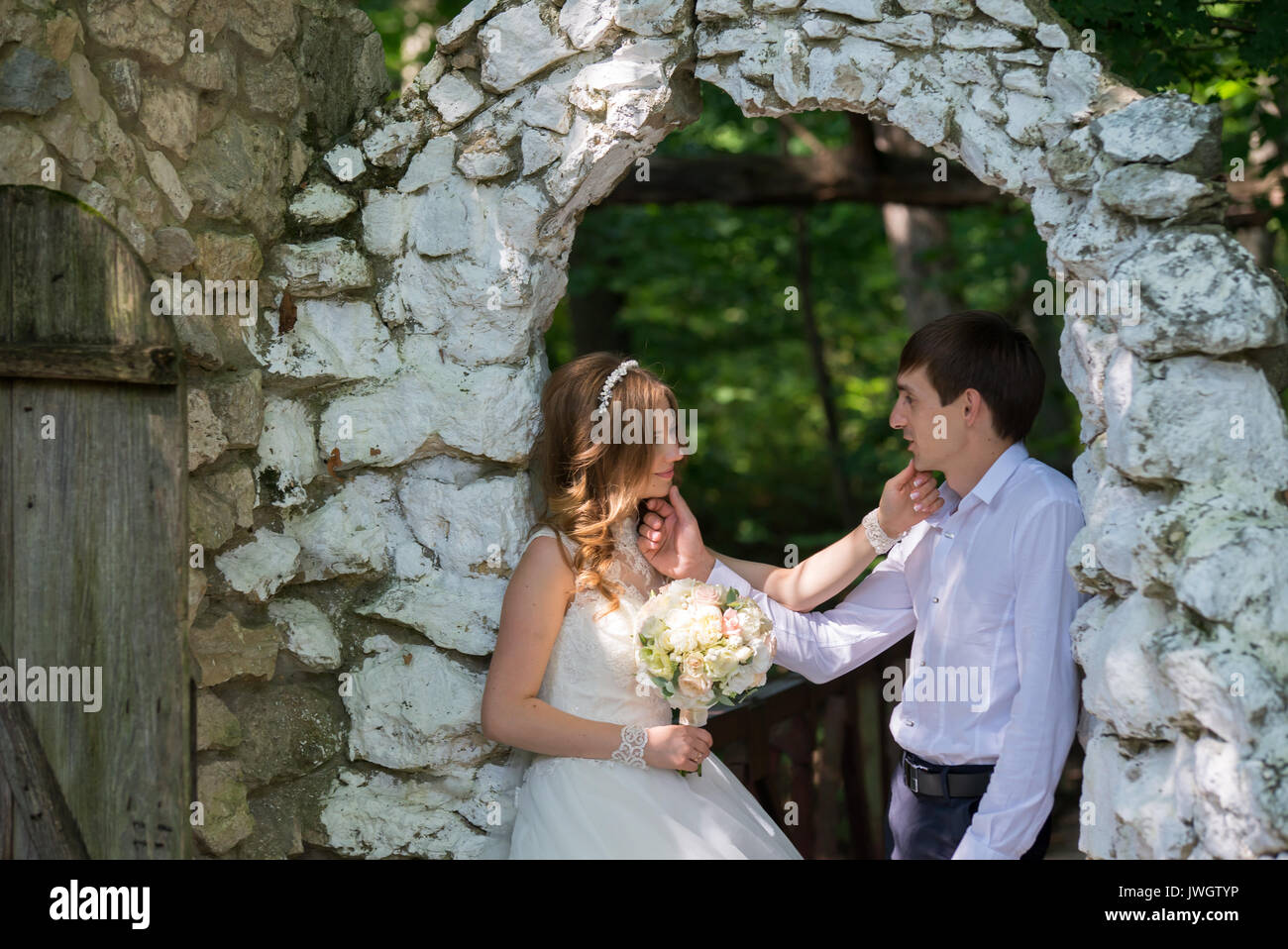 Beautiful married couple in the wedding day Stock Photo - Alamy