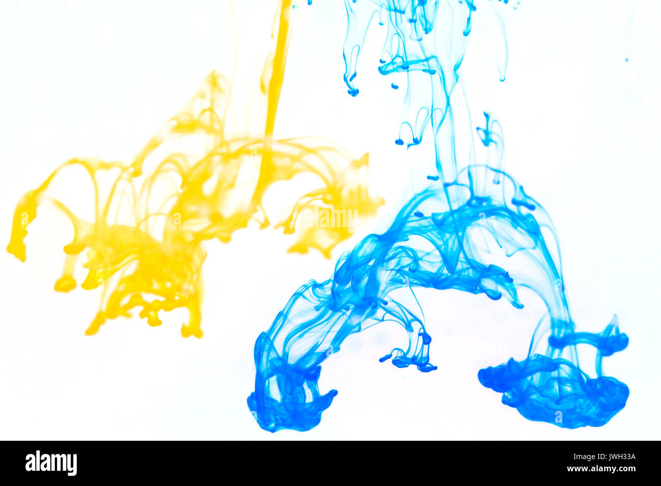 Ink in water hi-res stock photography and images - Alamy