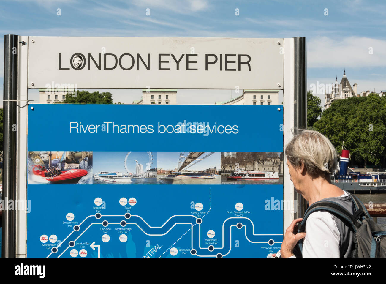 People looking at giant map hi-res stock photography and images - Alamy