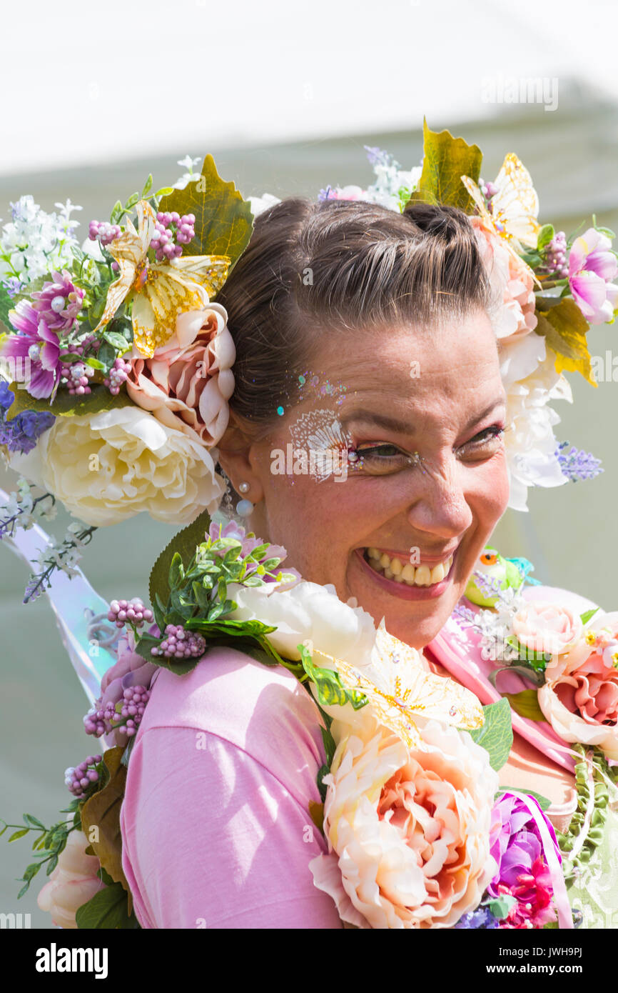 Fairy dust face painting hi-res stock photography and images - Alamy